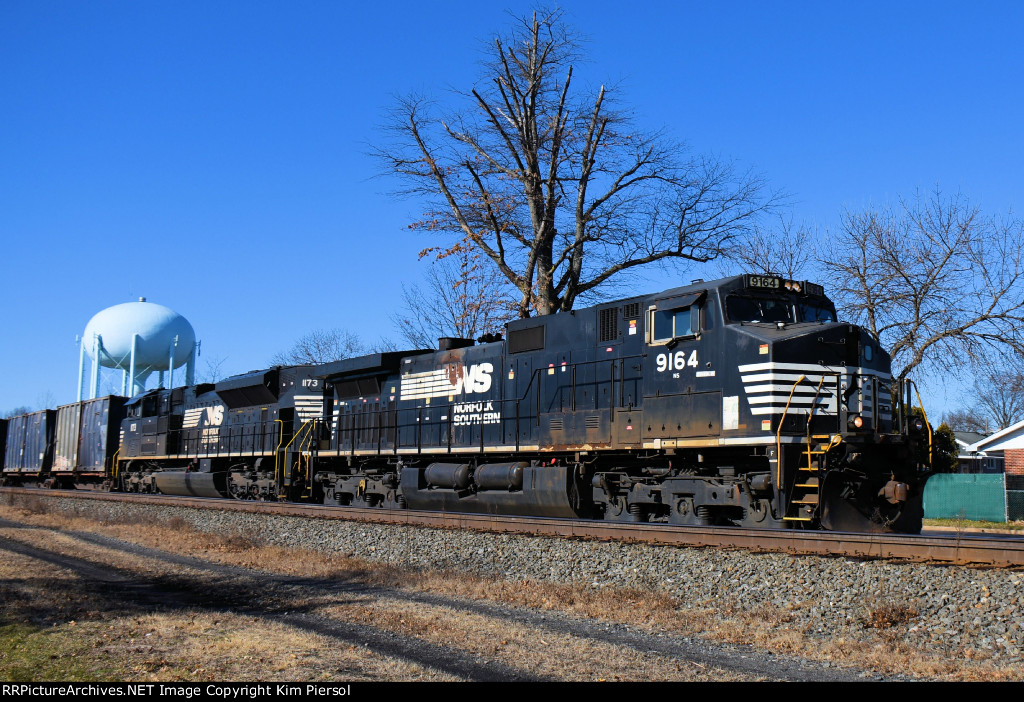 NS 9164 62V Trash Empties